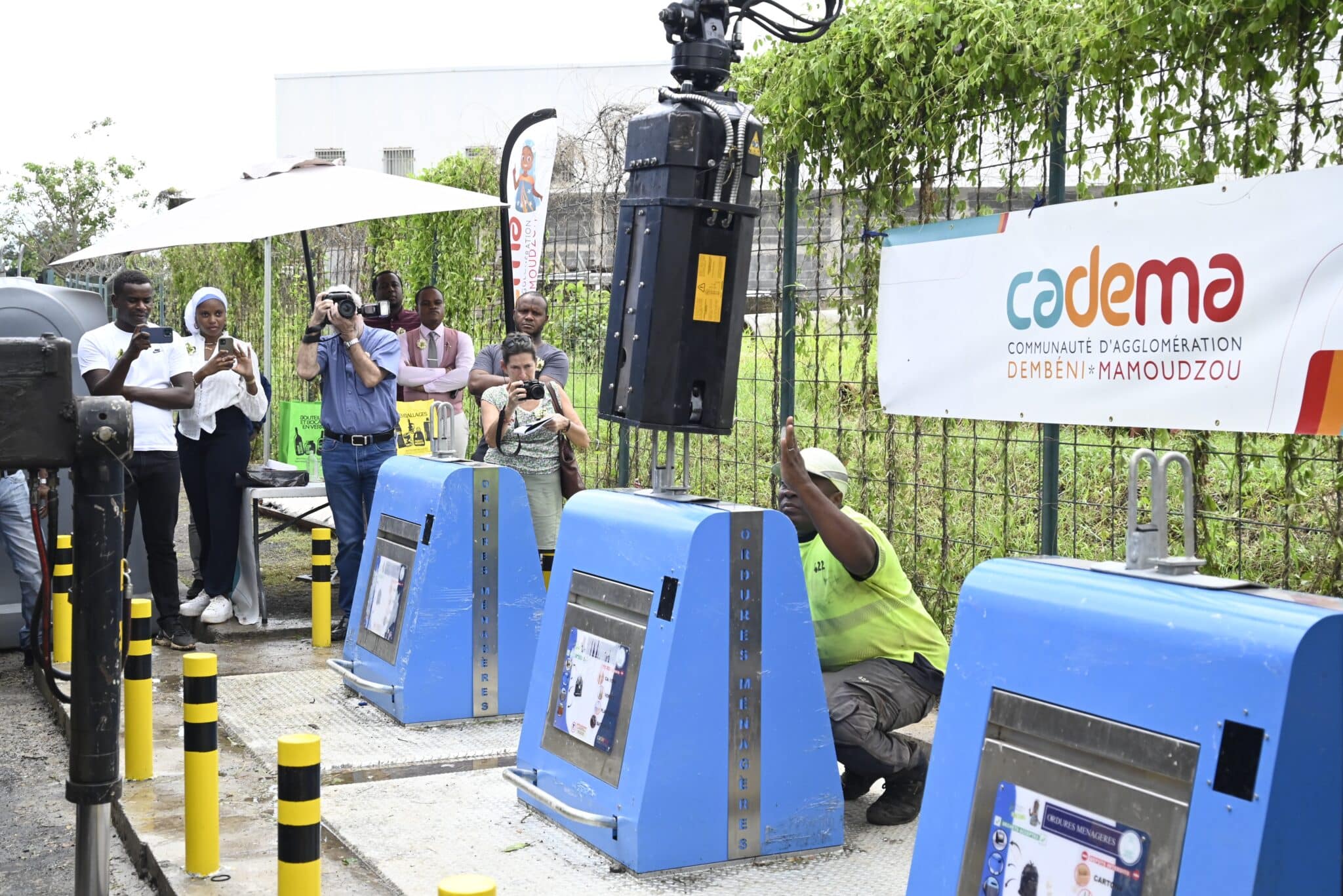 ENVIRONNEMENT : La CADEMA réceptionne ses premières bornes enterrées à Hauts-Vallon. - CADEMA